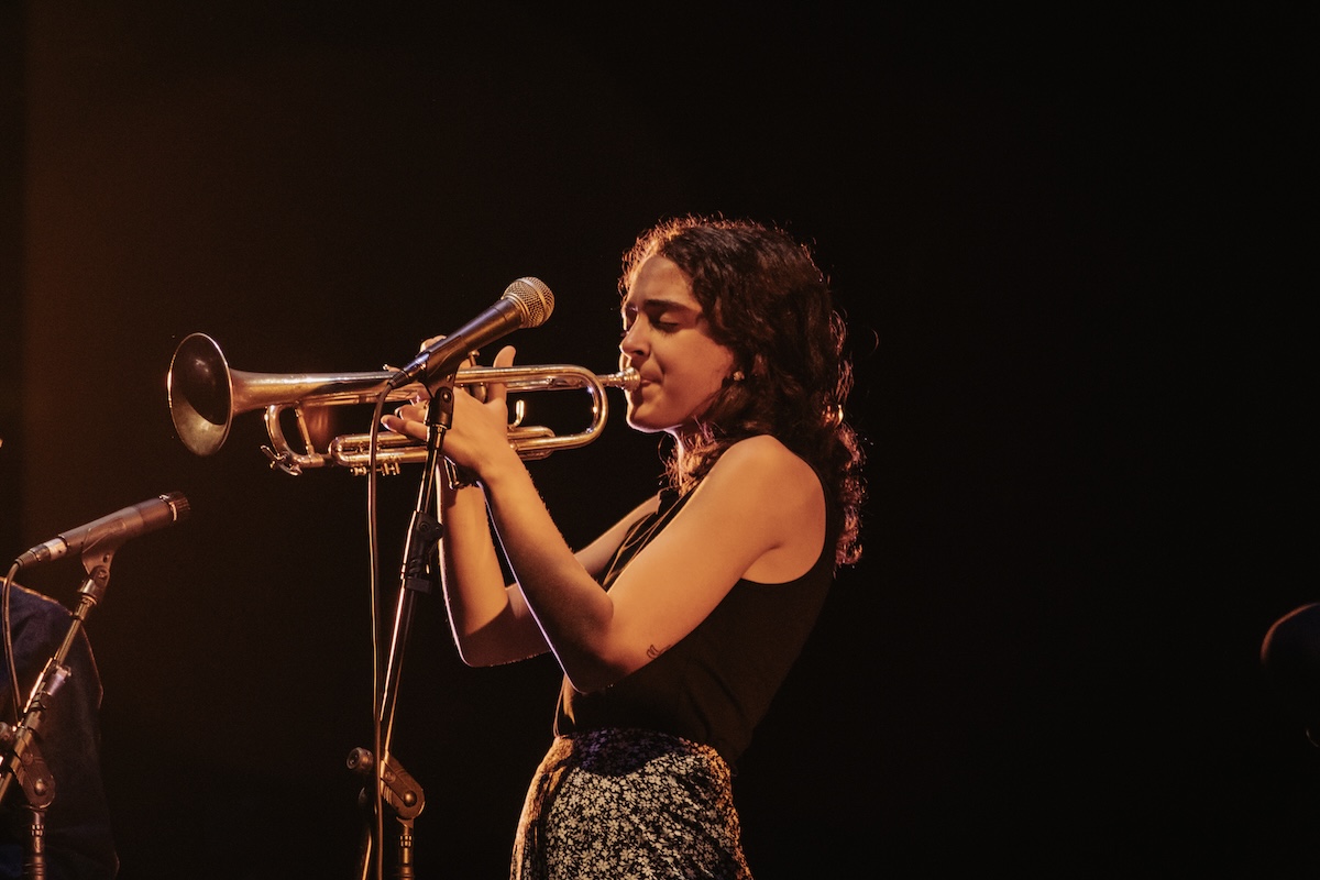 Alba Armengou: Blancos y Grafitos